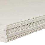 Pliego de papel Foldcote calibre 12, material biodegradable.